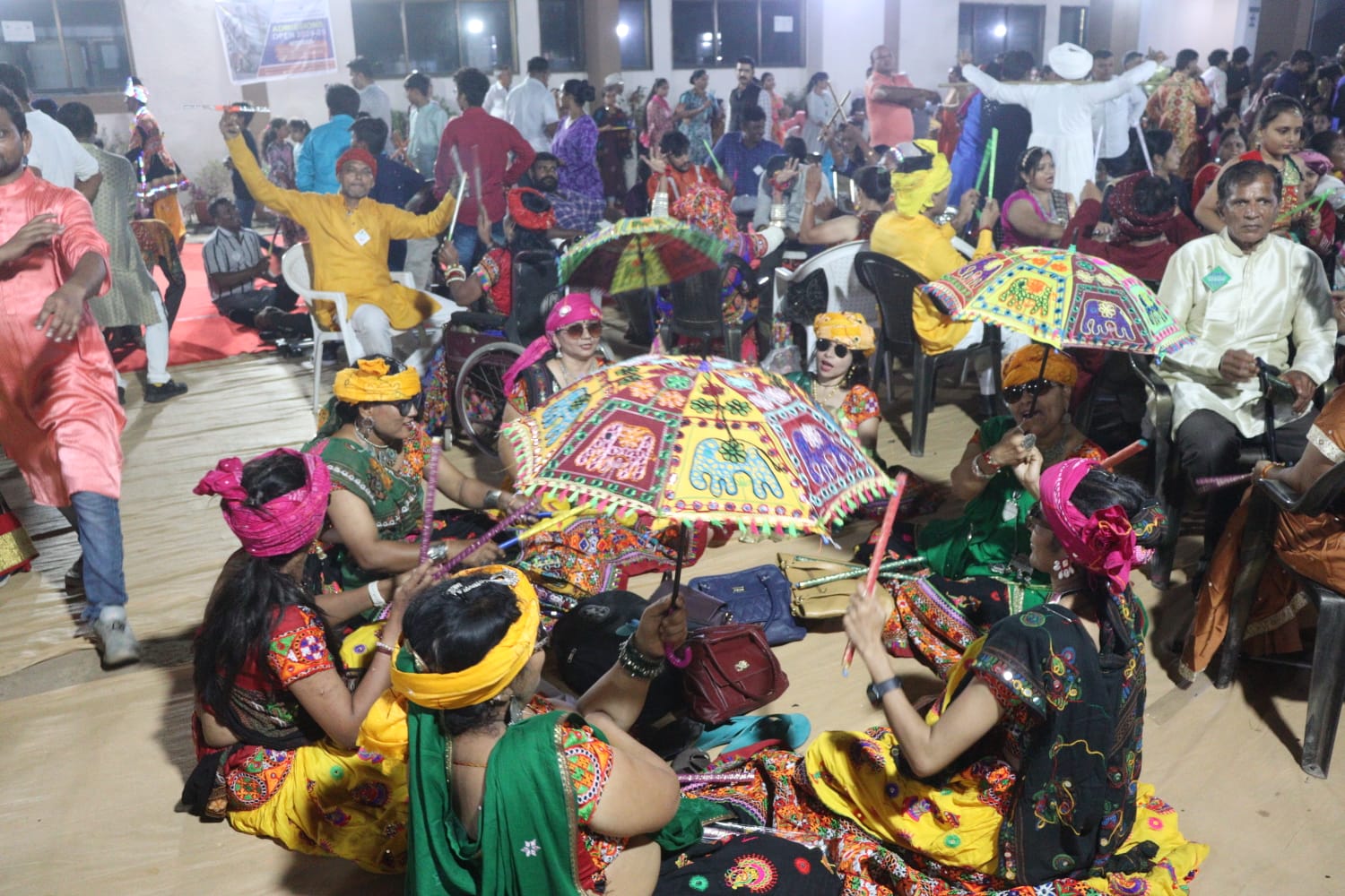 દિવ્યાંગજનો માટે અમદાવાદમાં યોજાયા અનોખા રાસ ગરબા | chitralekha