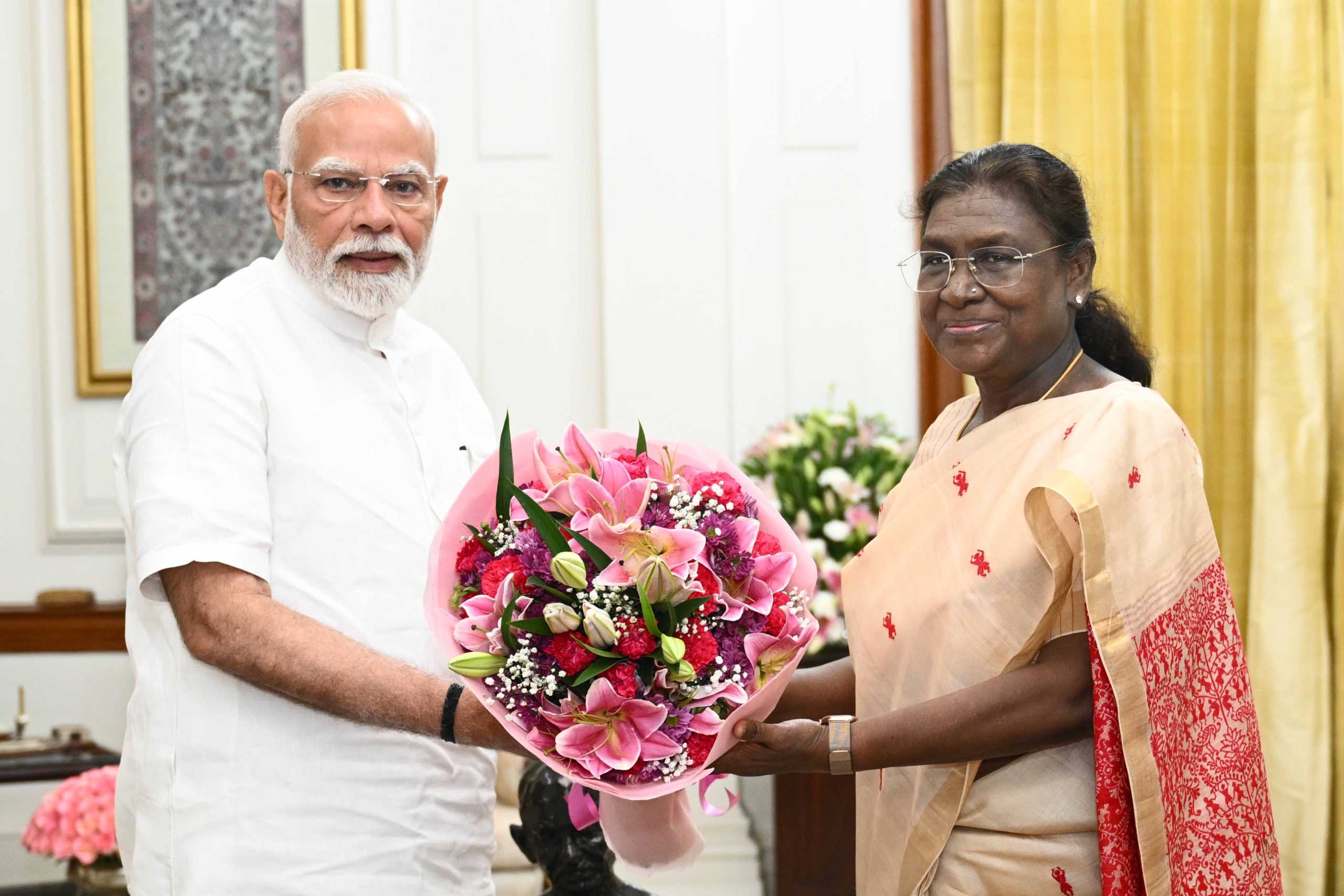 ચોમાસુ સત્ર પહેલા PM મોદી દ્રૌપદી મુર્મૂને મળ્યા | chitralekha