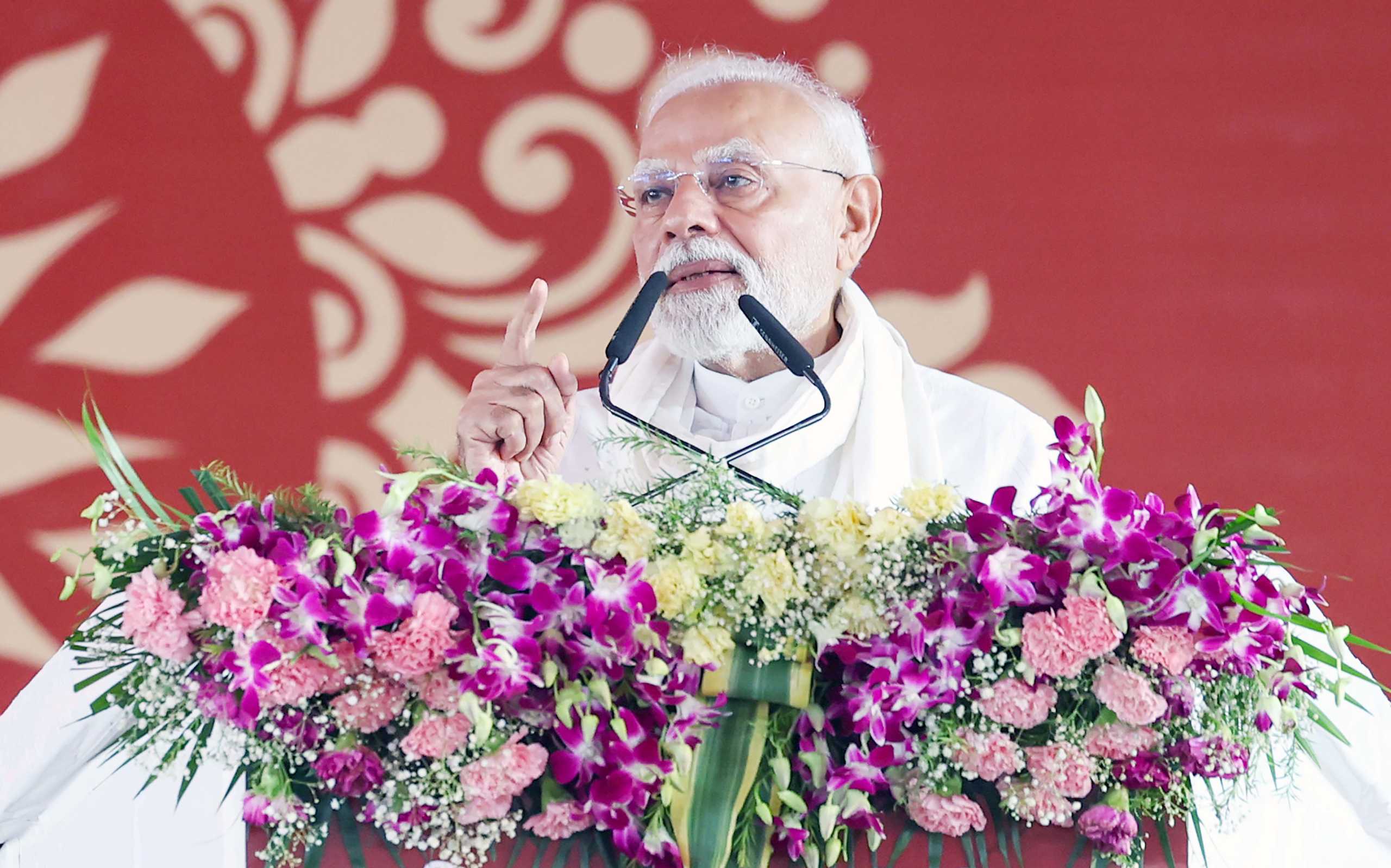 હું ઓપરેશન સિંદૂર બાબા વિશ્વનાથને સમર્પિત કરું છું: PM મોદી | chitralekha