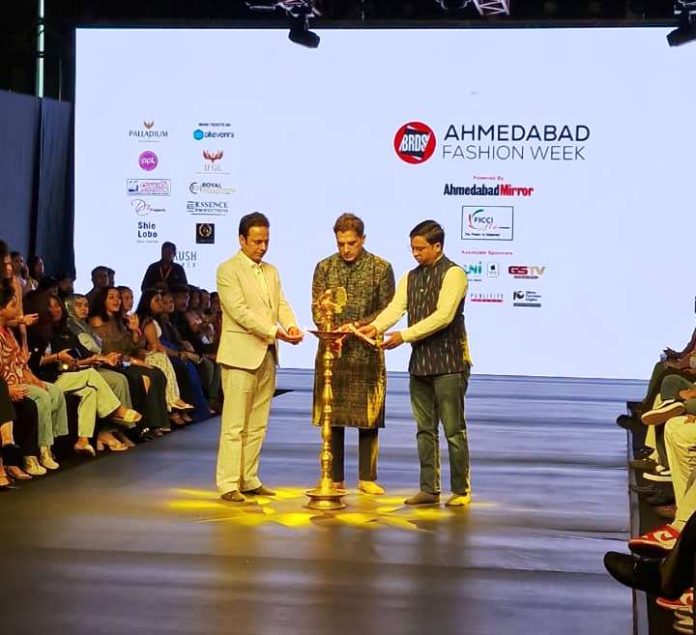 અમદાવાદ ફેશન વીક 2026: નિફ્ટ દ્વારા ડિઝાઇન ઇનોવેશનનું પ્રદર્શન ...